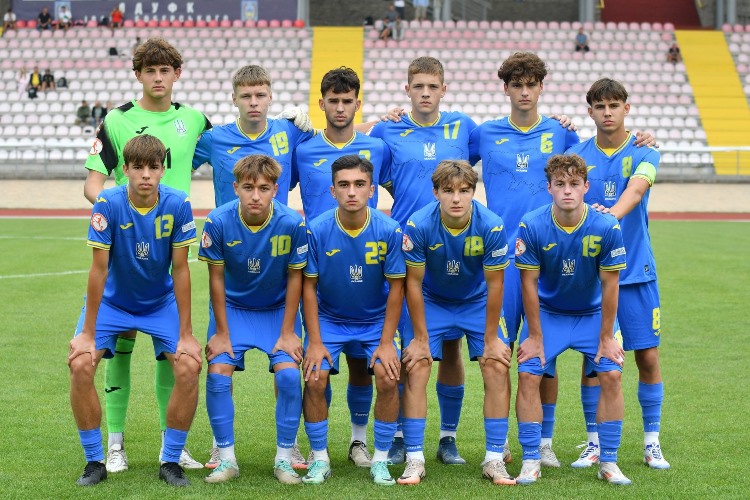 U-16/17: Ukraine holds friendly match against Karpaty Lviv U-19 ...
